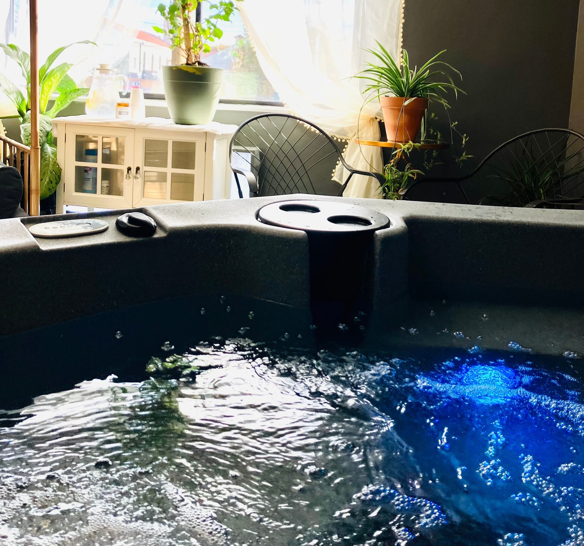 30 Minutes - Hot Tub and Sauna | Monet's Spa